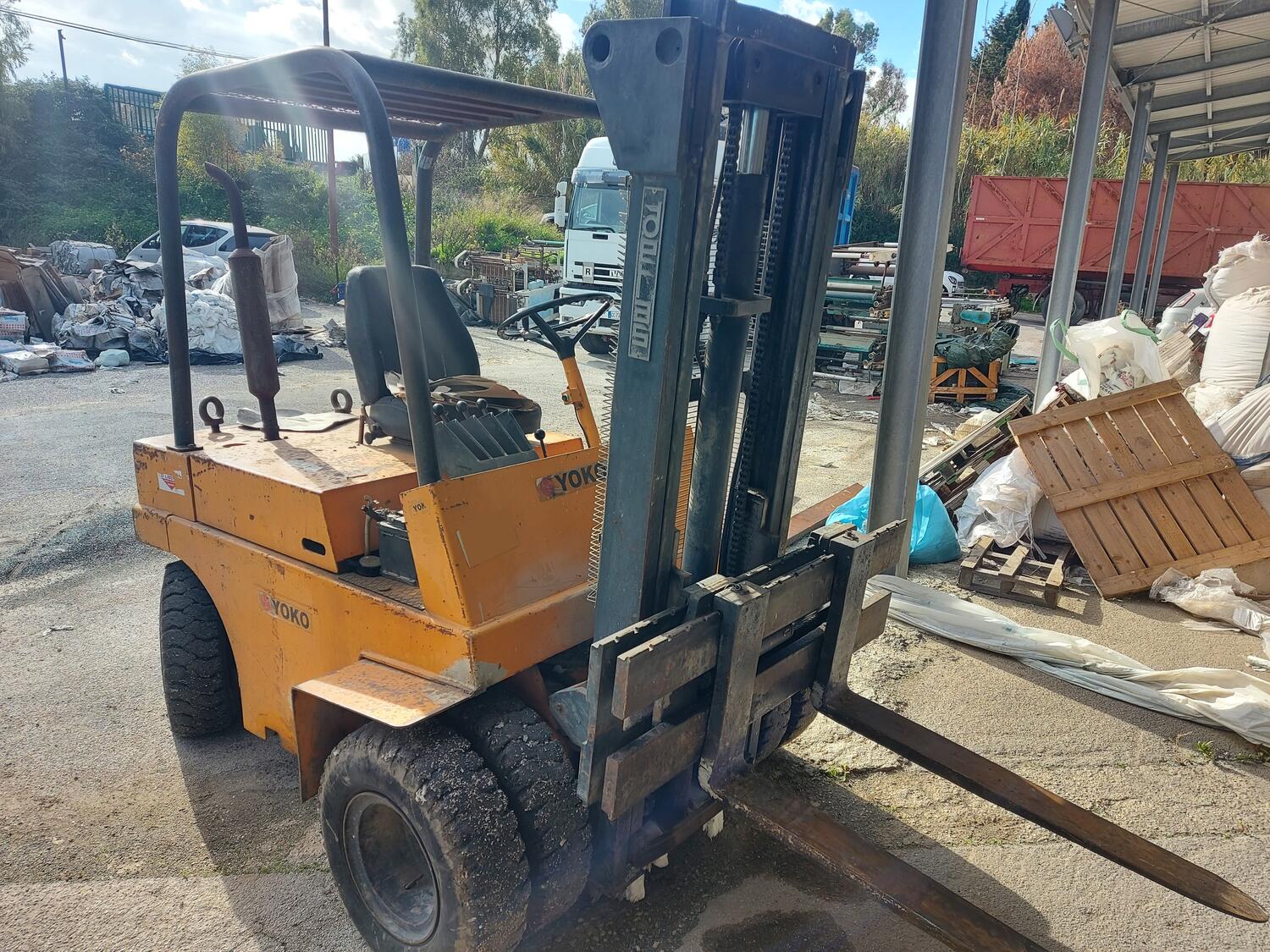 Lot Forklift Details