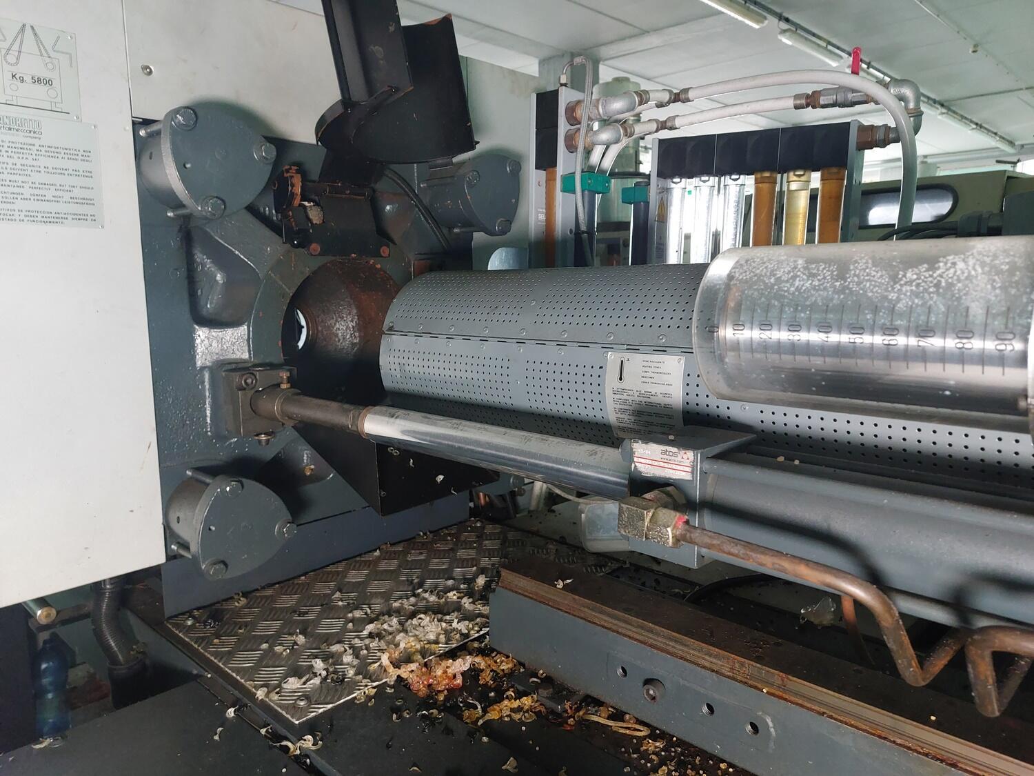 Lot Sandretto injection molding machine