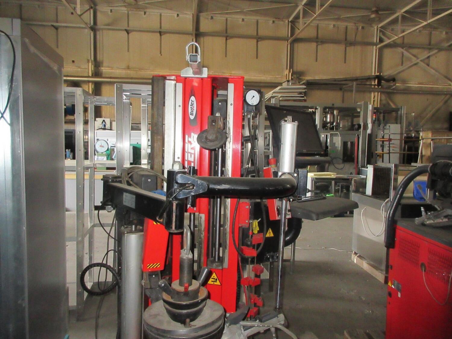 Lot Butler Tire Changer and Tire trim