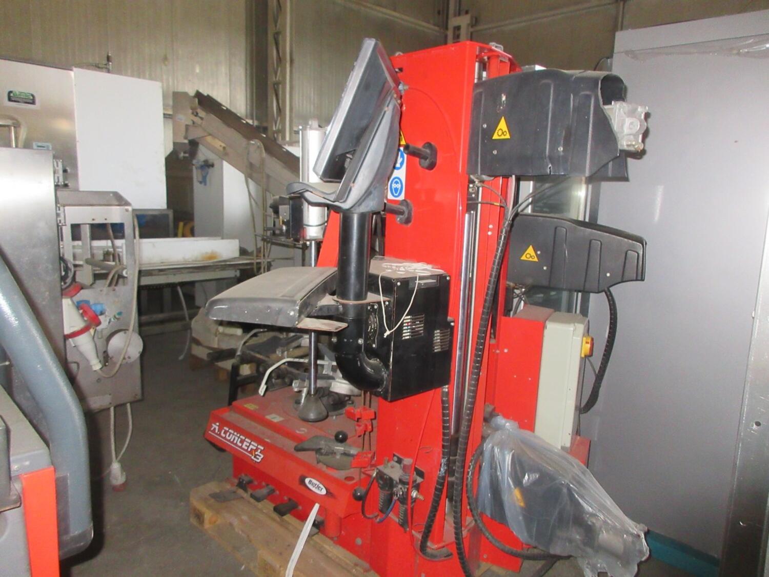 Lot Butler Tire Changer and Tire trim