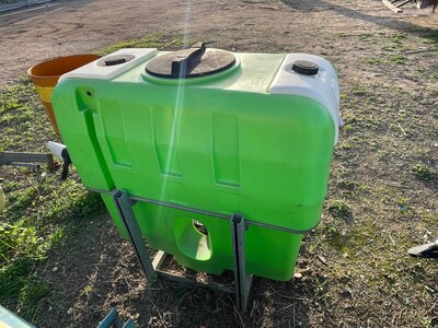 Lot 400 liter tank