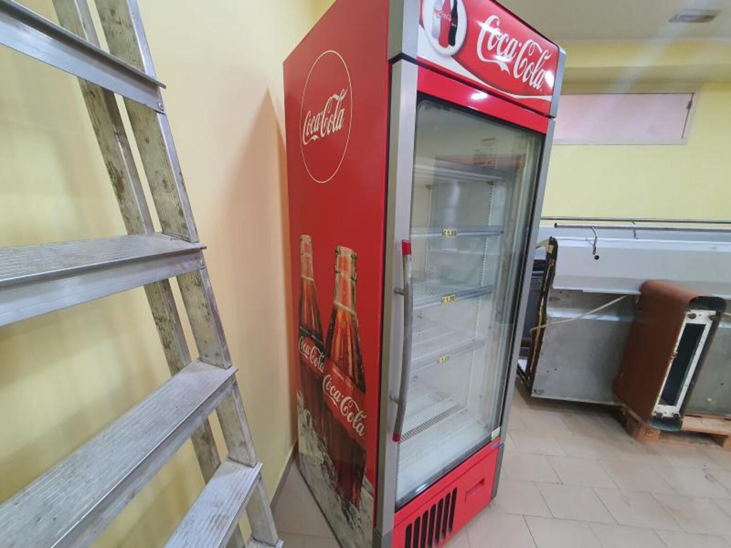 Lot Algida freezer and drinks fridge