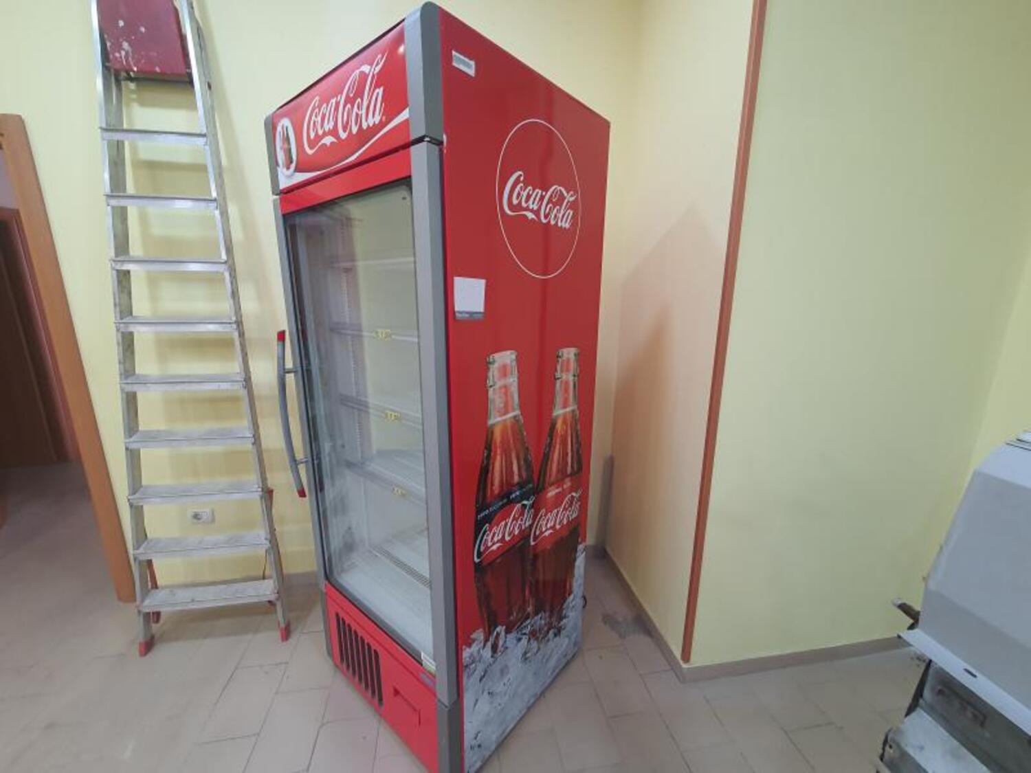 Lot Algida freezer and drinks fridge