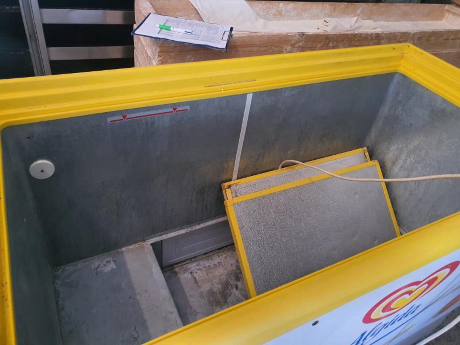 Lot Algida freezer and drinks fridge