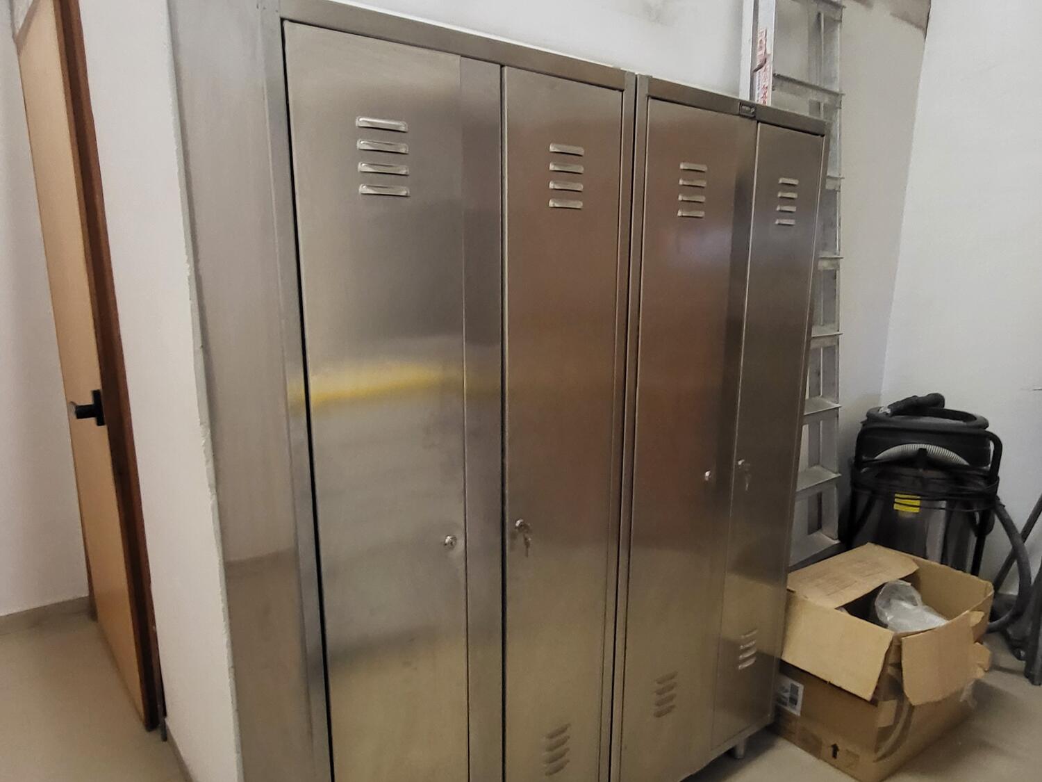 Lot Algida freezer and drinks fridge