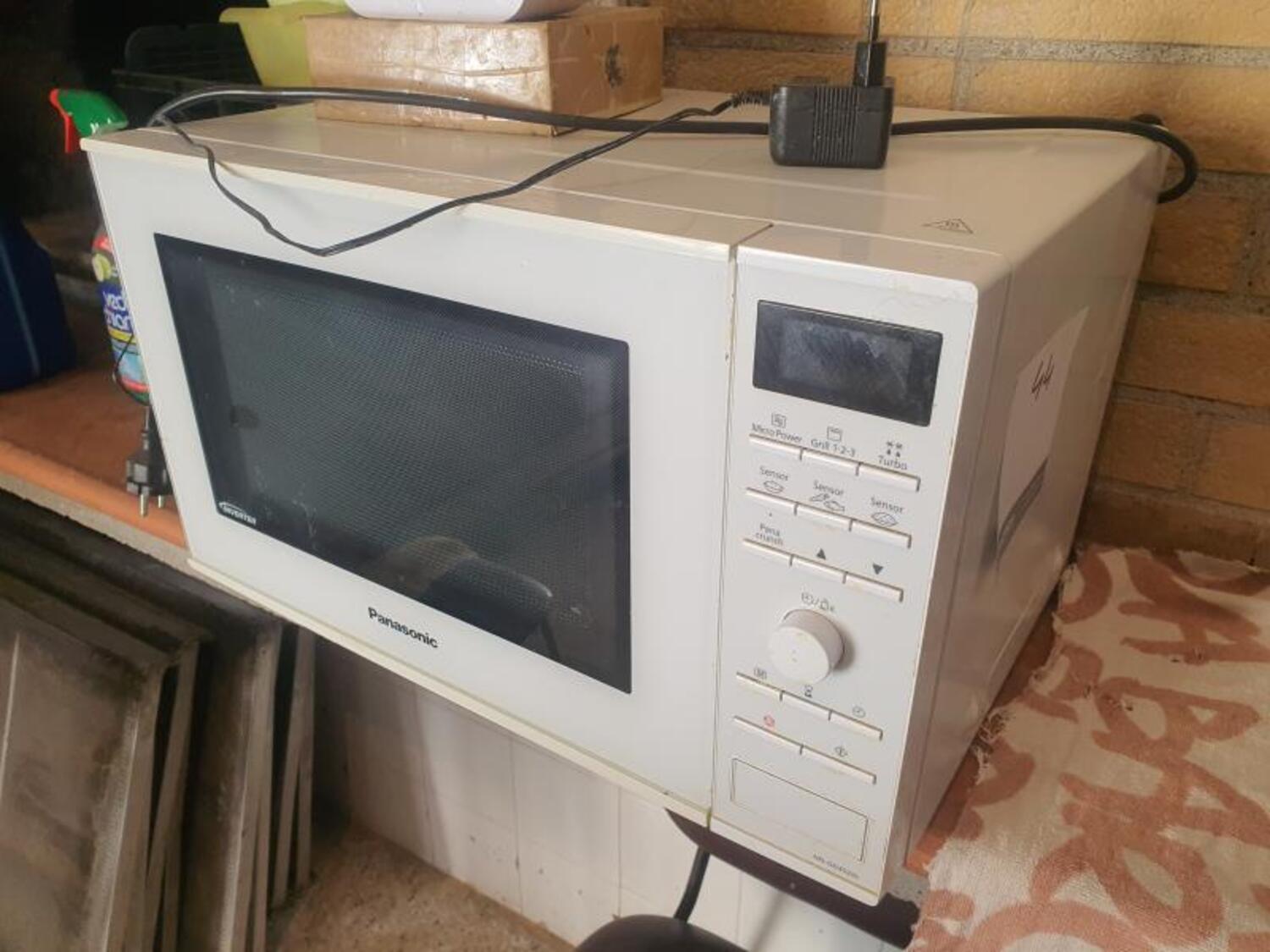 Lotto Cella frigo Rivacolf e forno microonde Panasonic