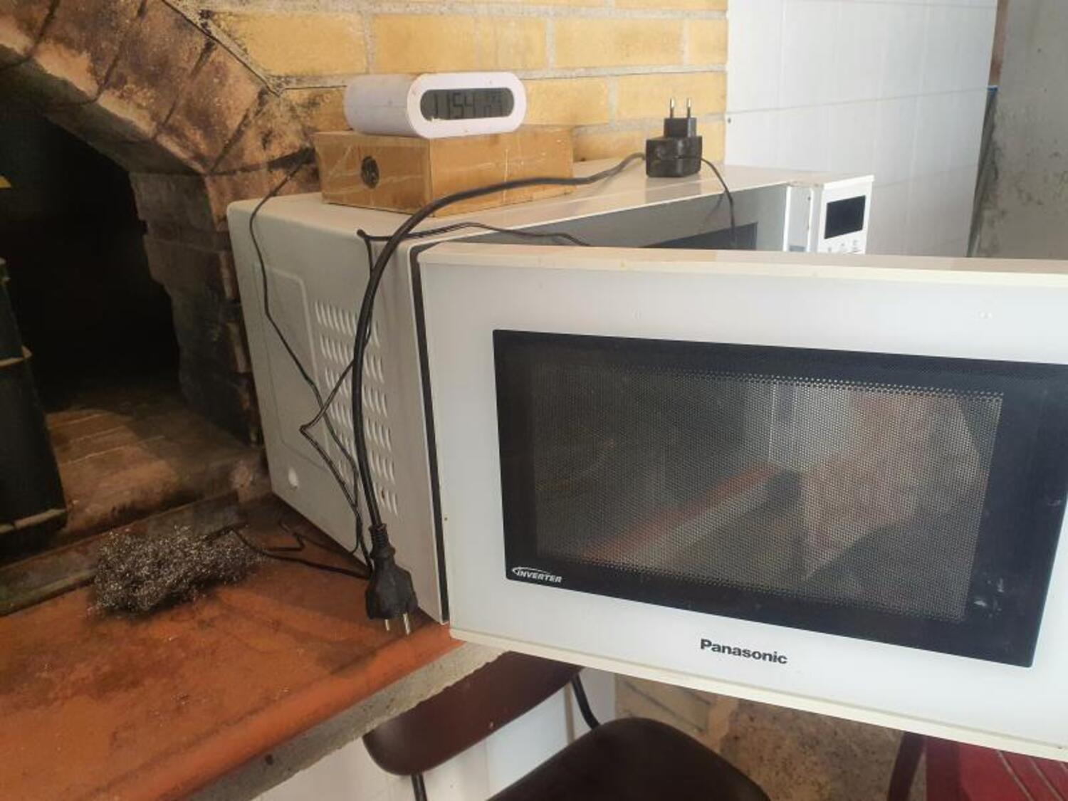 Lotto Cella frigo Rivacolf e forno microonde Panasonic