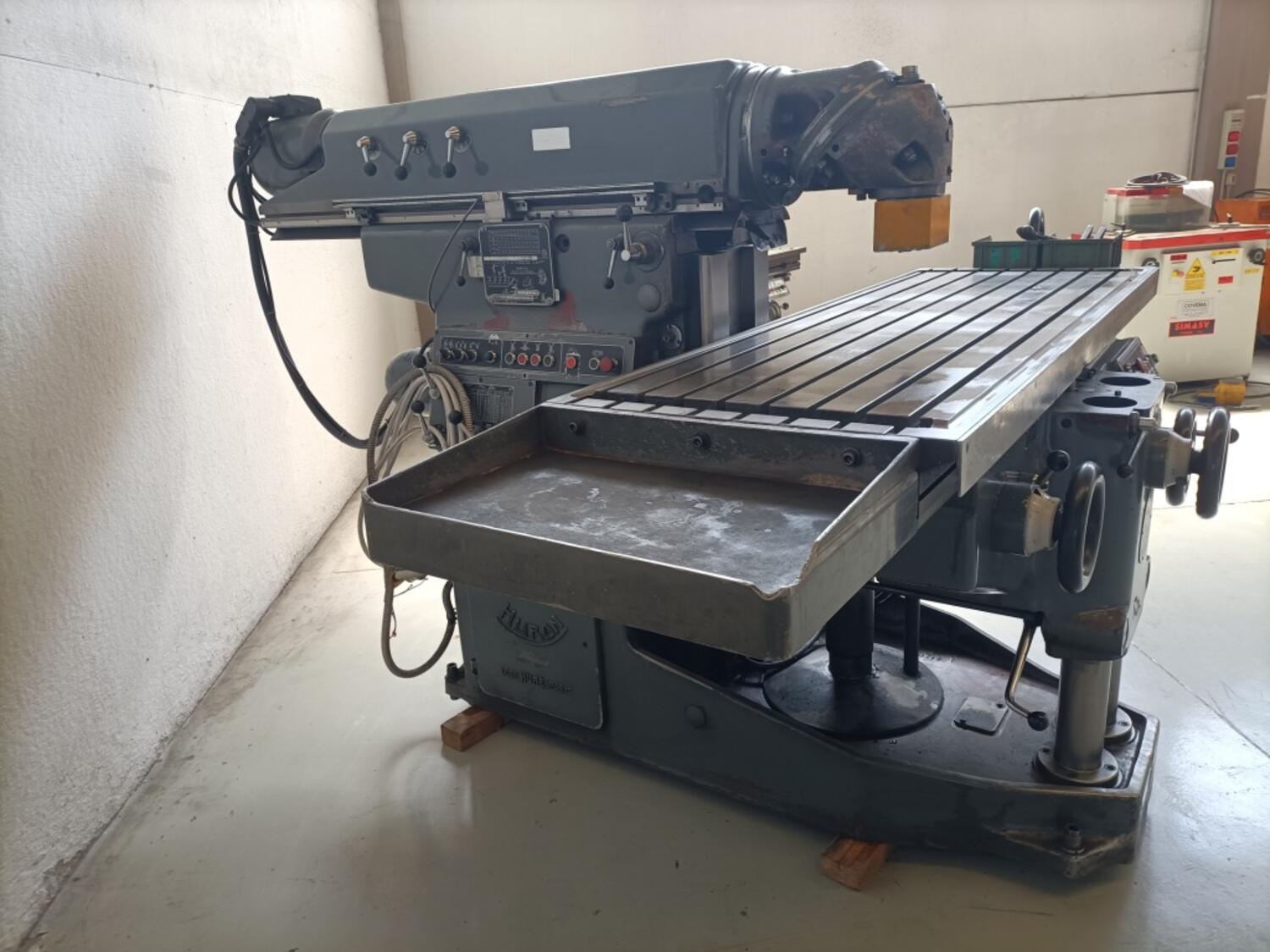 Lot Huron milling machine