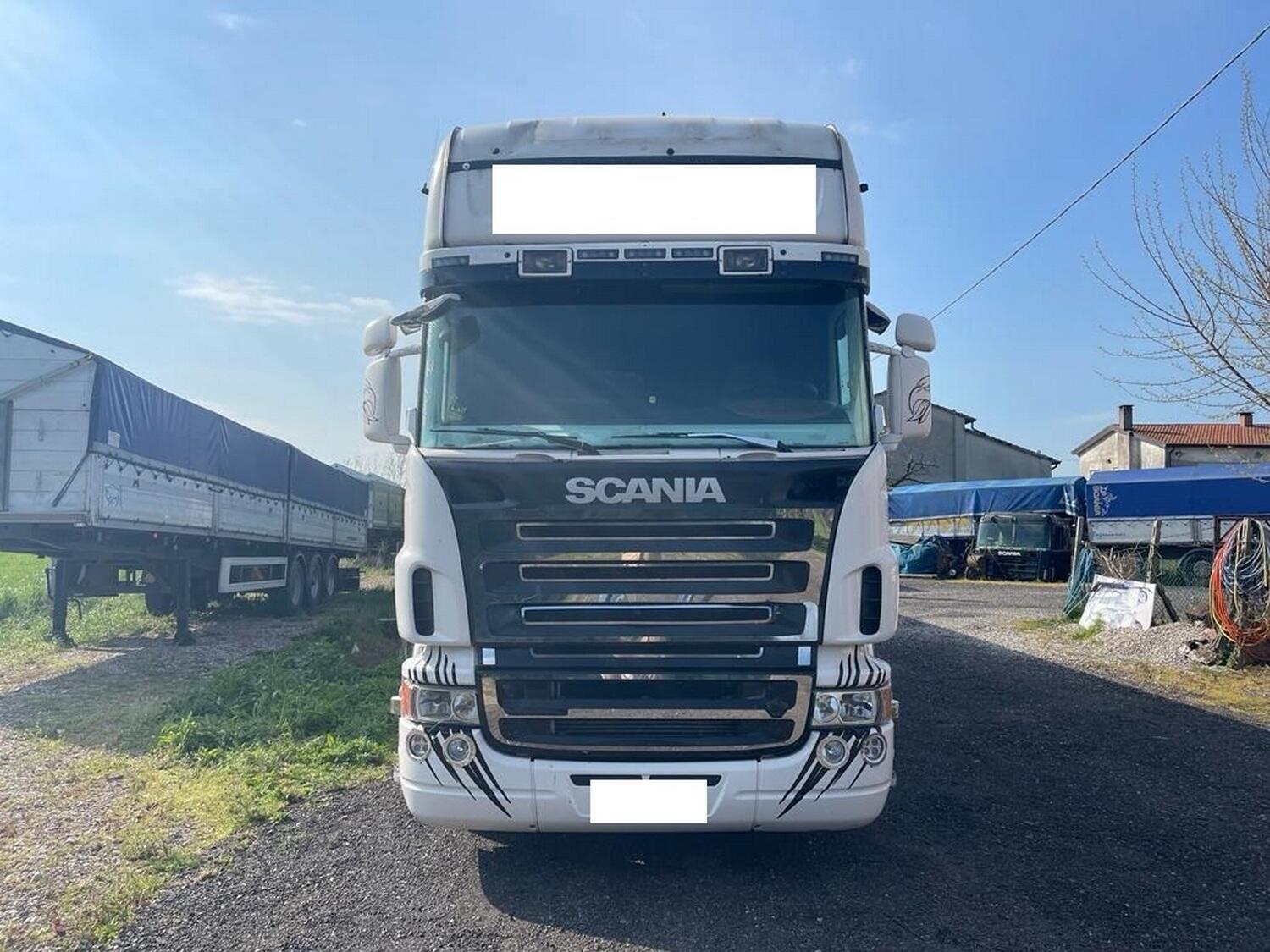 Lot Scania road tractor