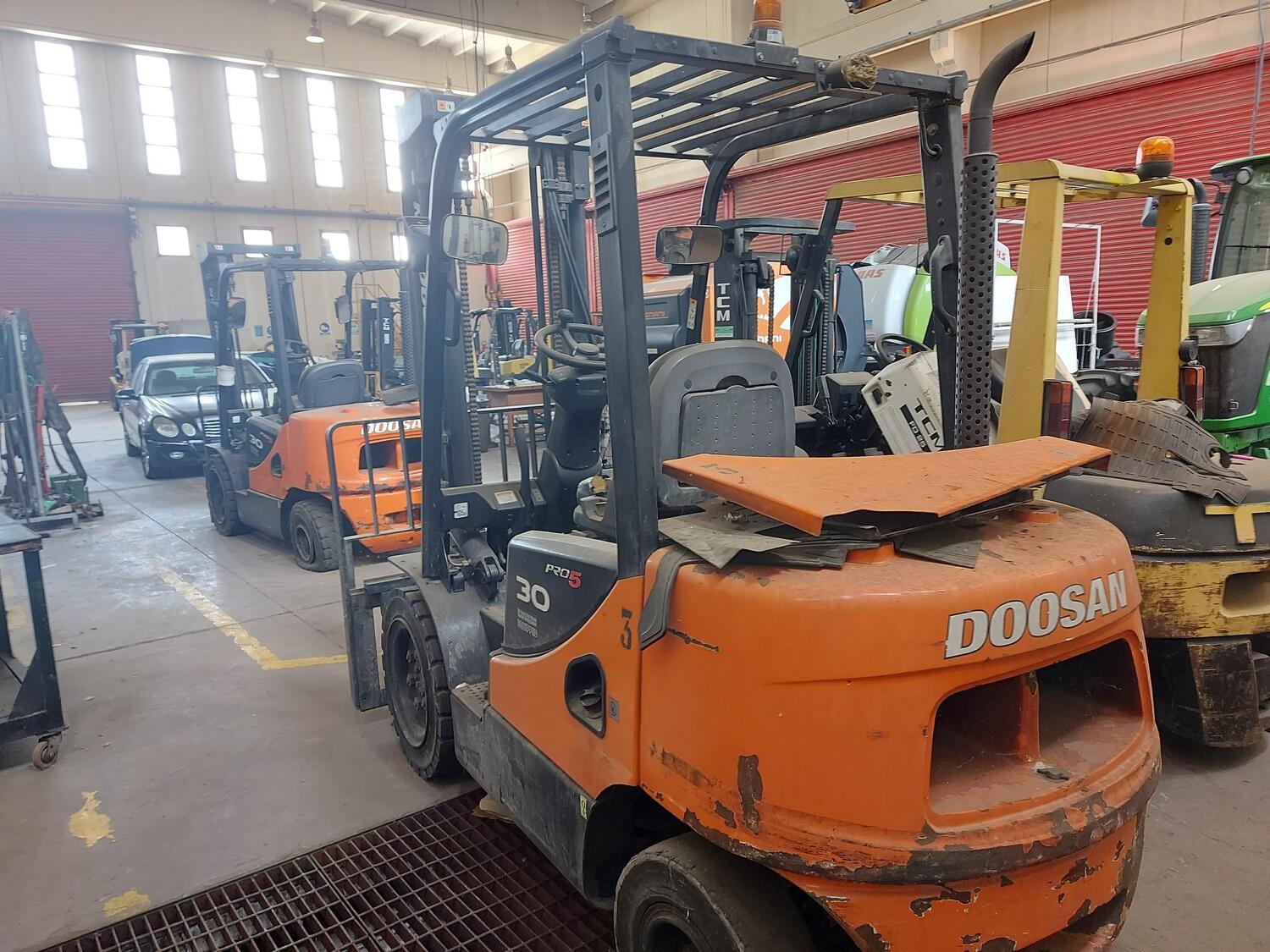 Lot Doosan Forklifts