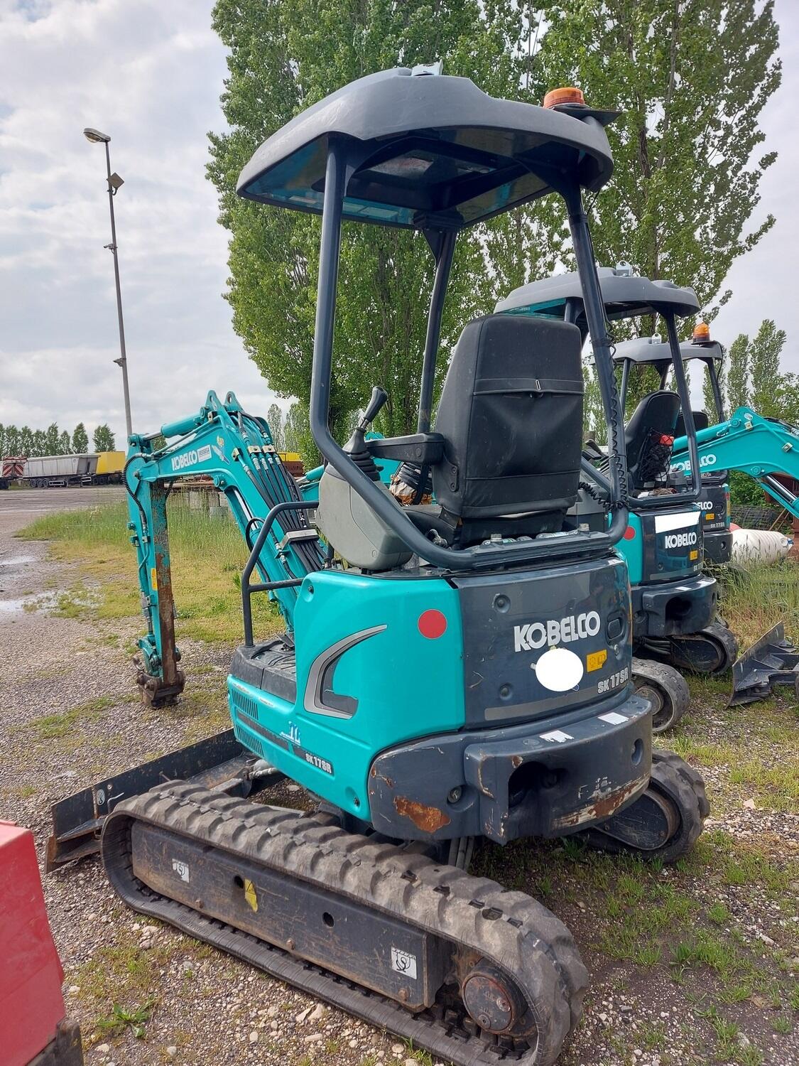 Lot Kobelco SK17SR-3 mini excavator