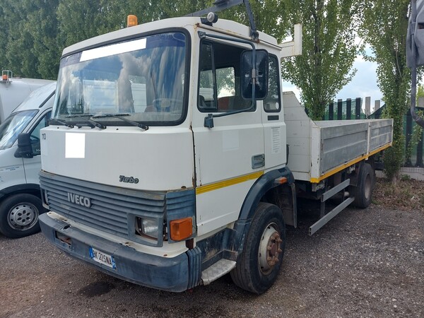 Lot Fiat Iveco truck
