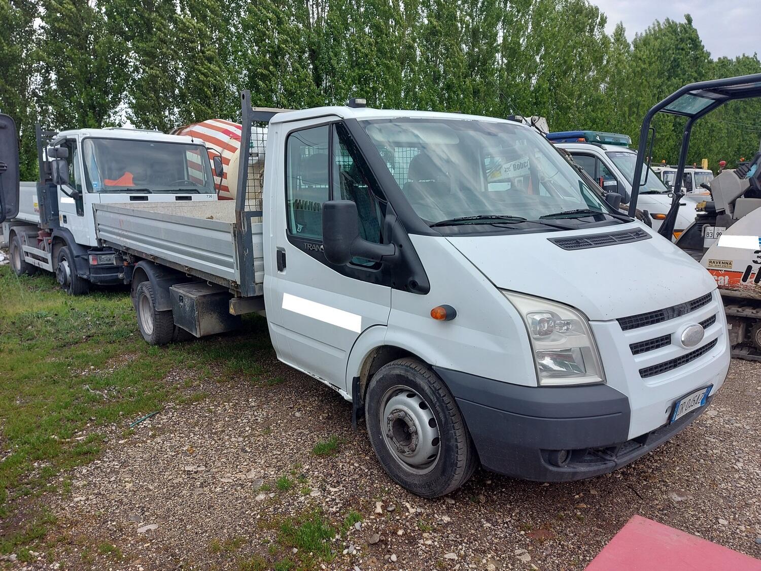 Lot Ford Transit truck
