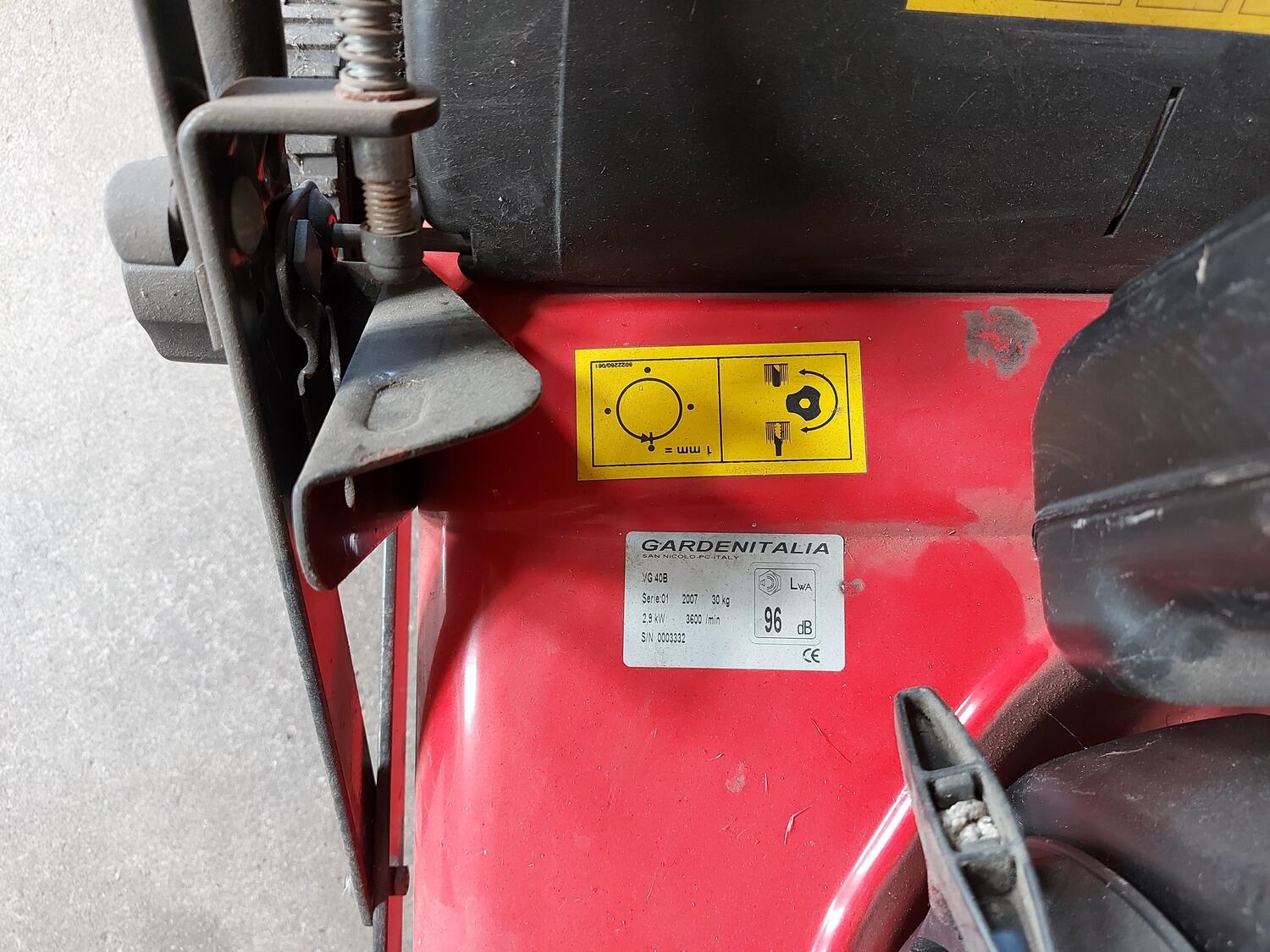 Lot Gardenitalia scarifier and Flymo shaver