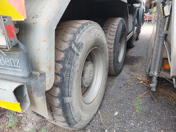 Lotto Autocarro Mercedes Actros MB4143K/8x4