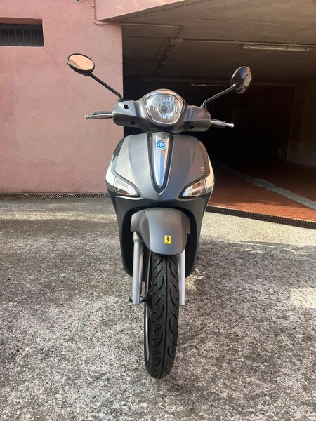 Lot Piaggio Liberty motorcycle