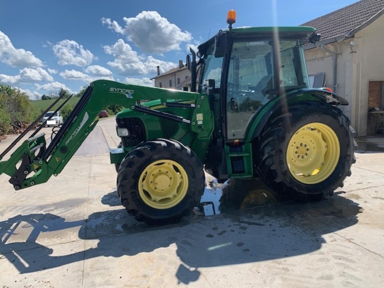 Lot John Deere 5100 R tractor