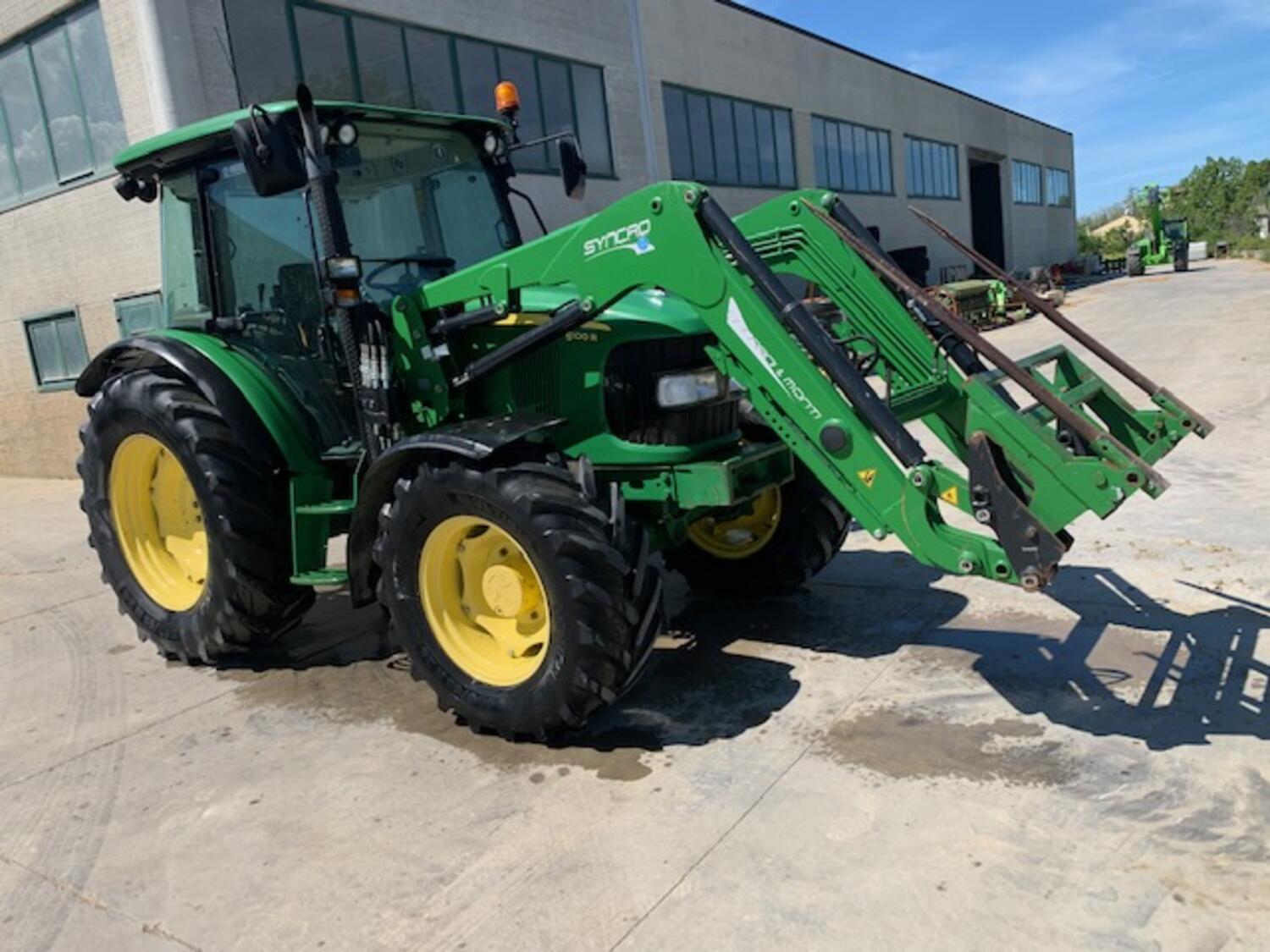 Lot John Deere 5100 R tractor