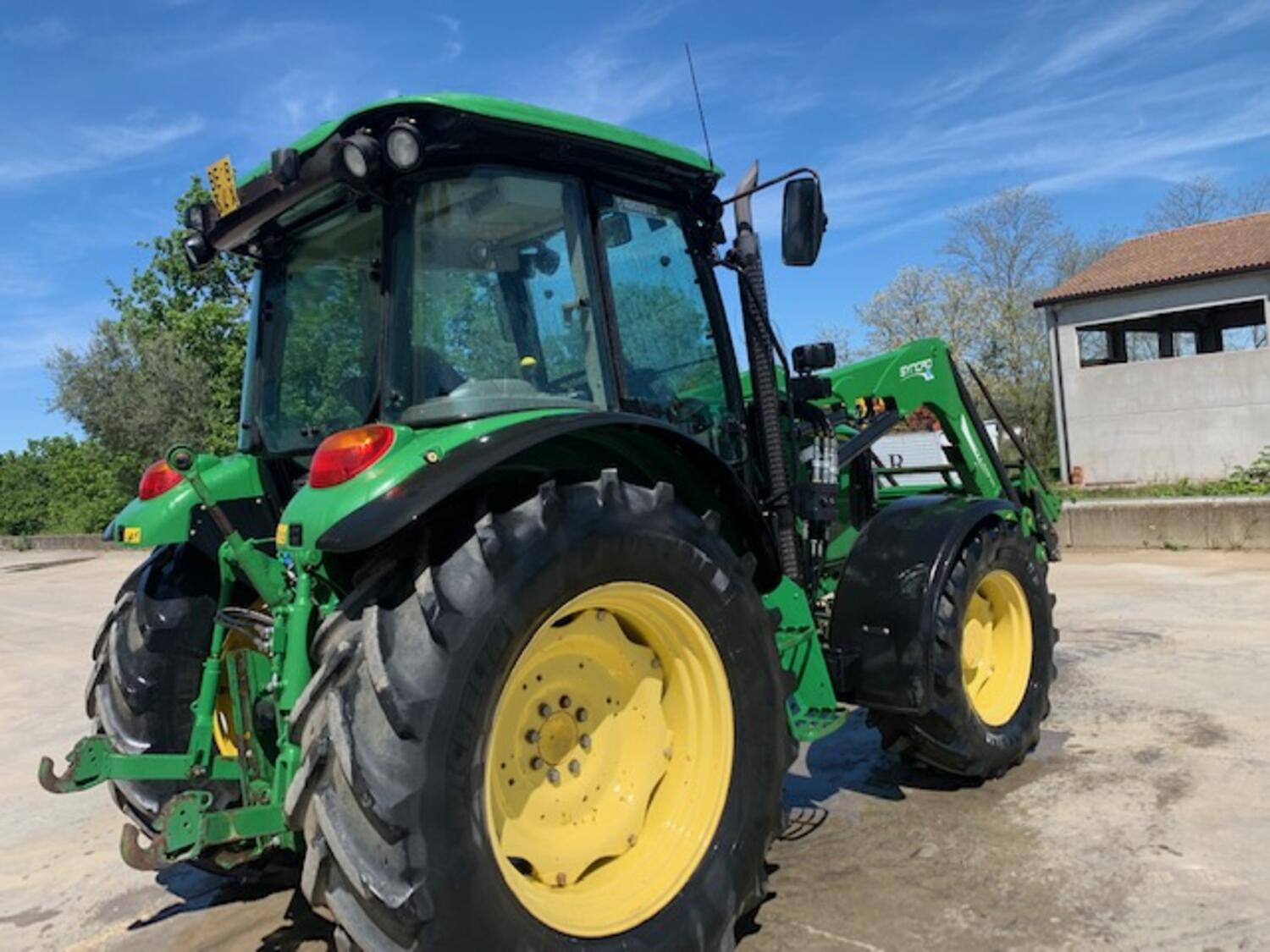 Lot John Deere 5100 R tractor