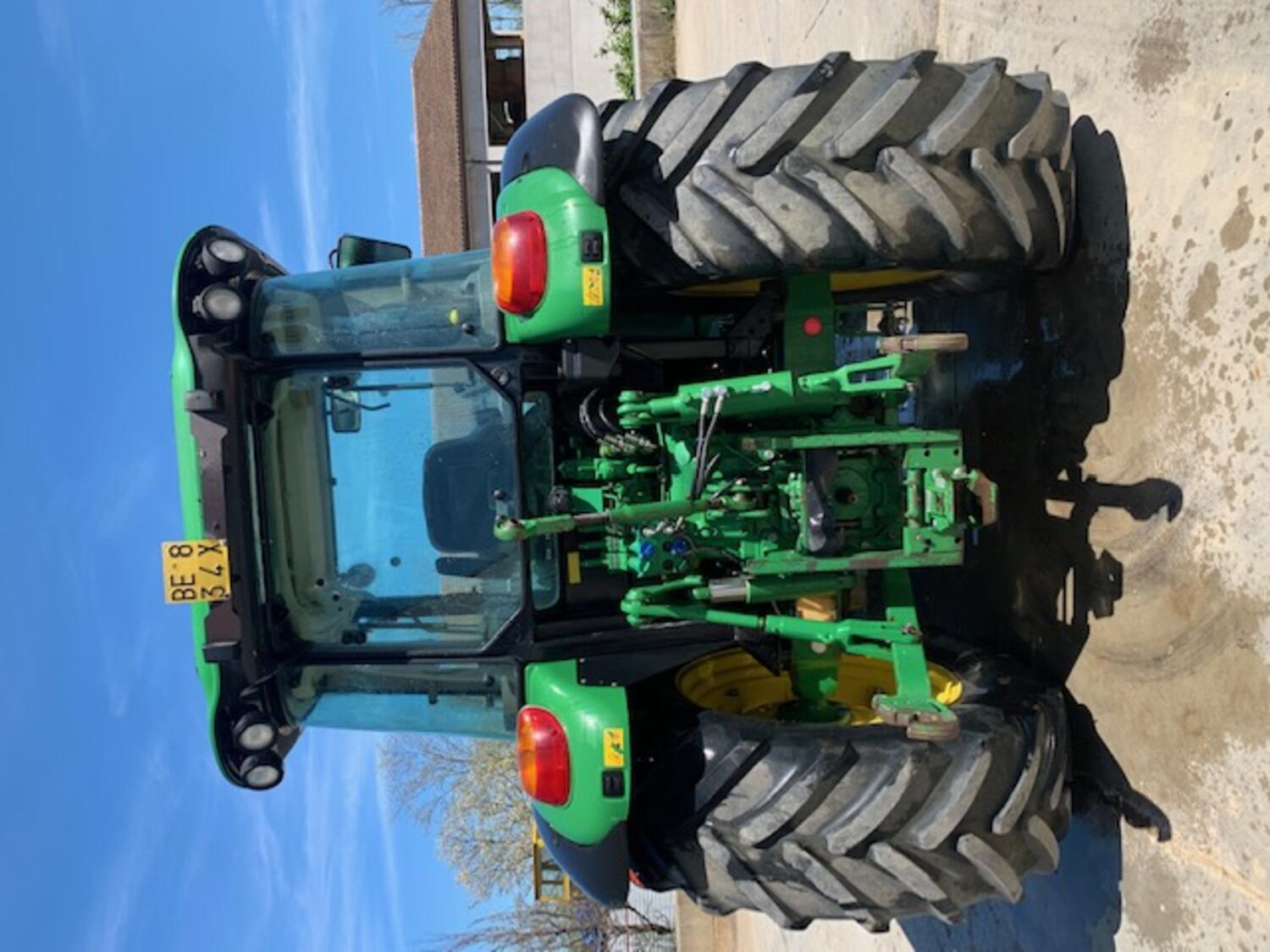 Lot John Deere 5100 R tractor