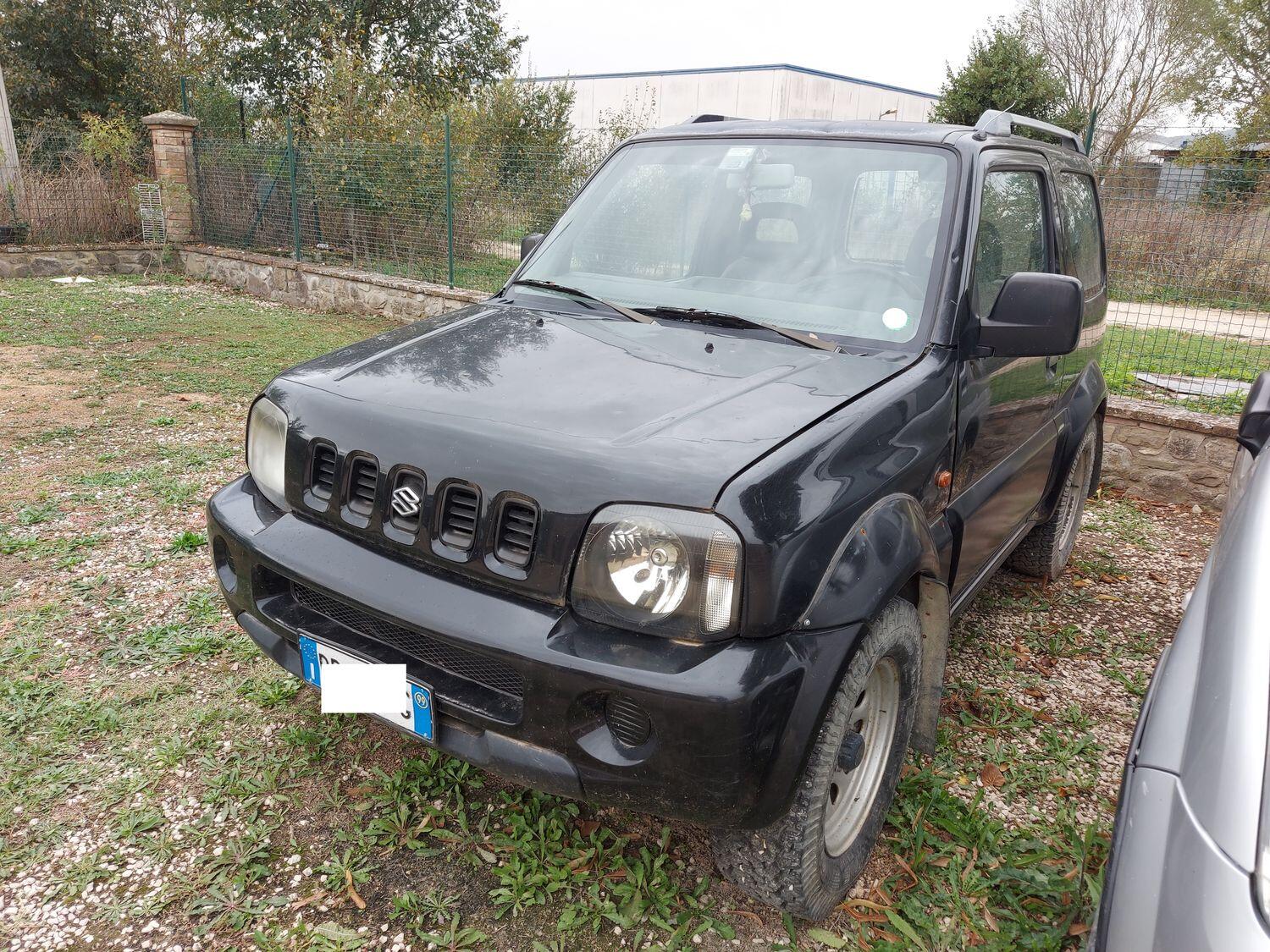 Lot Suzuki Jimmy car