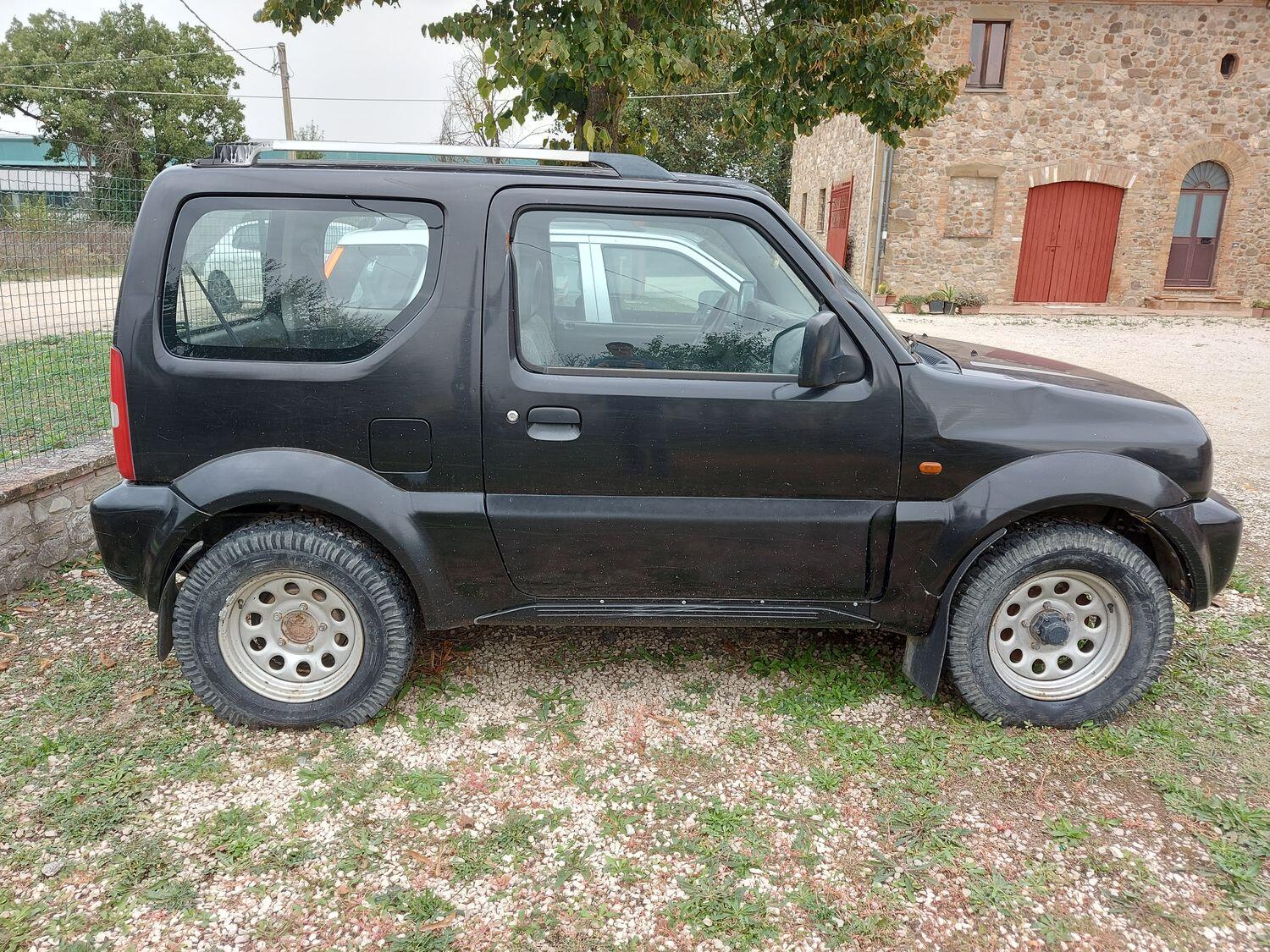 Lot Suzuki Jimmy car