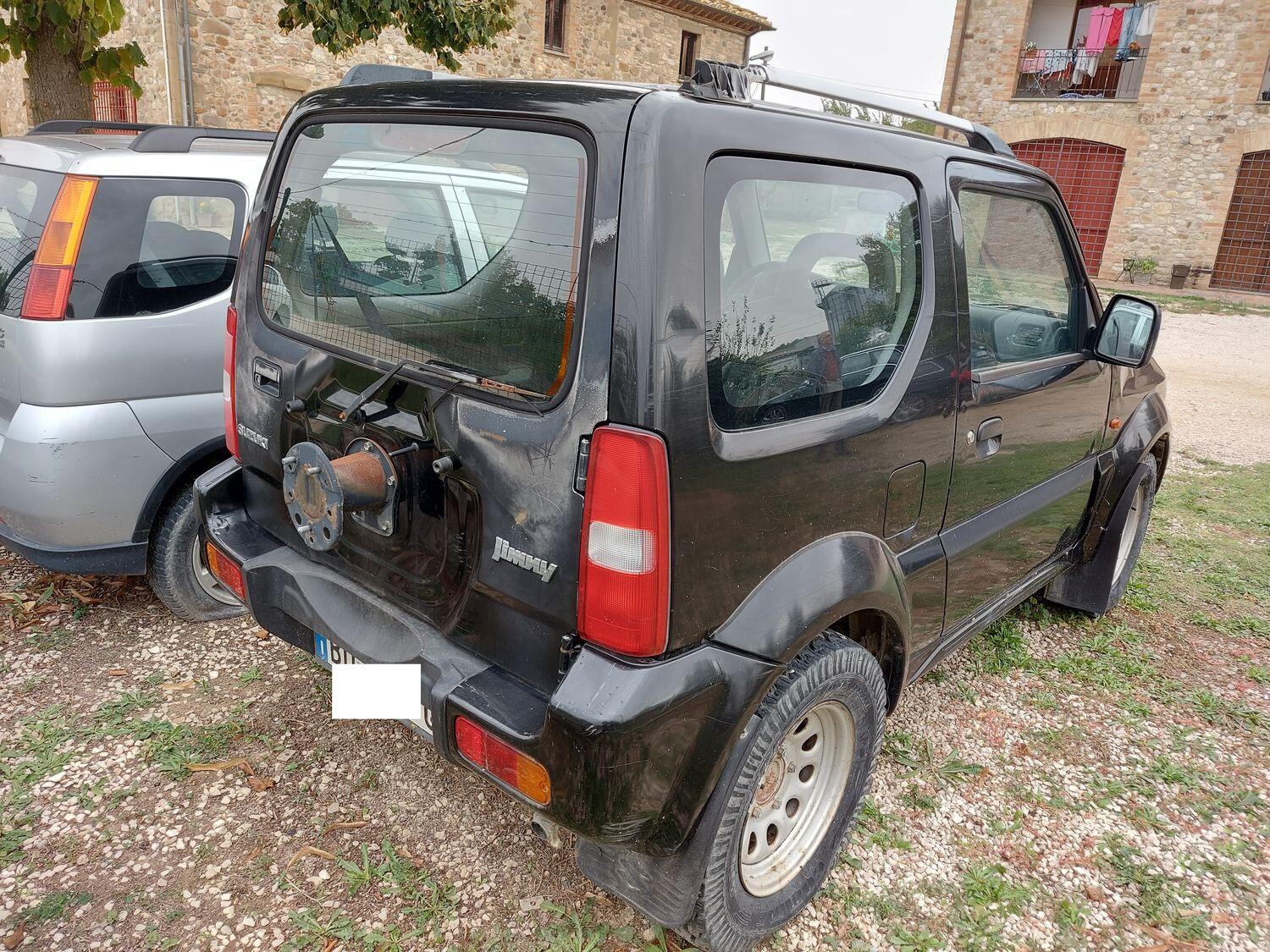 Lot Suzuki Jimmy car