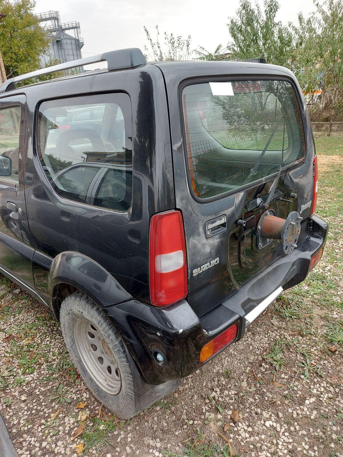 Lot Suzuki Jimmy car