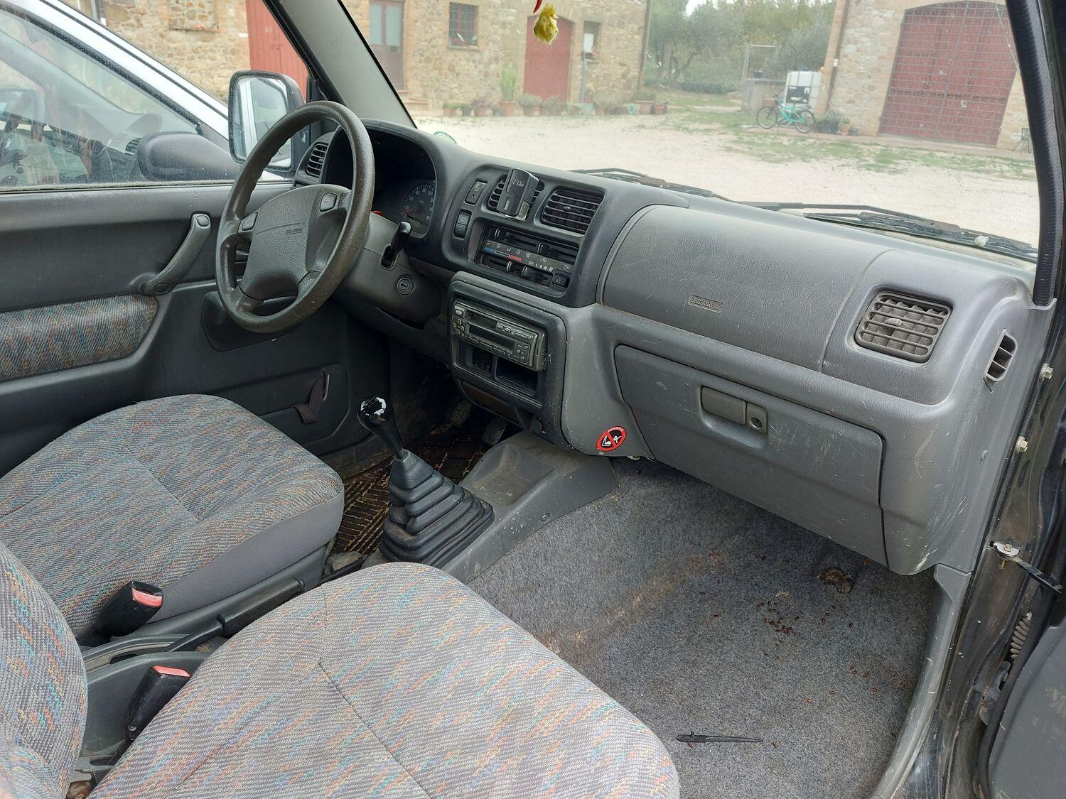 Lot Suzuki Jimmy car