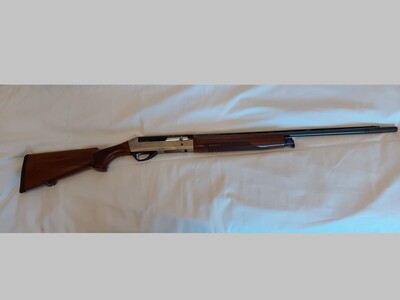 Lot Benelli semi-automatic rifle