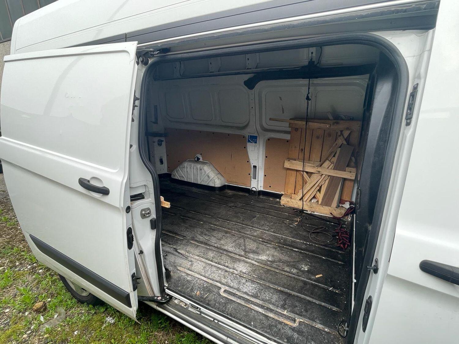 Lot Ford Transit Custom truck