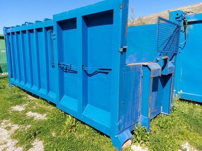 Lot Roll-off compactor