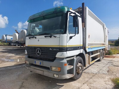 Lot Mercedes Benz Actros 2531 truck