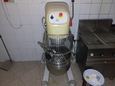 Lot Planetary machine