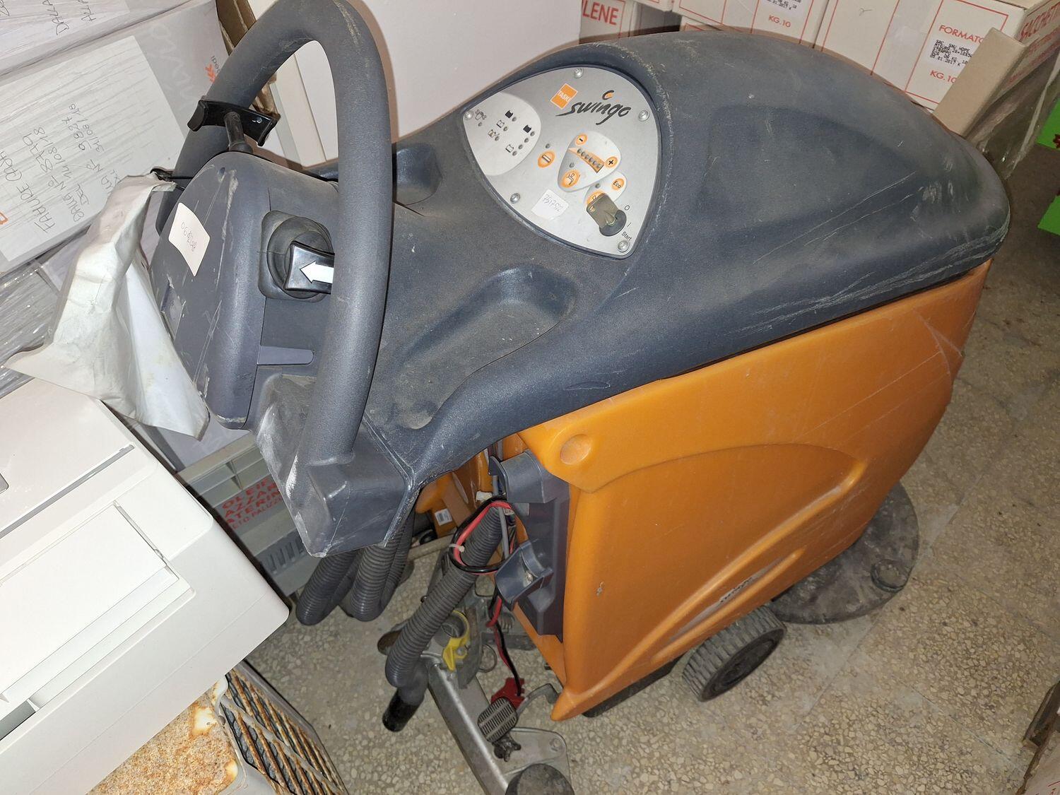 Lot Taski scrubber dryer