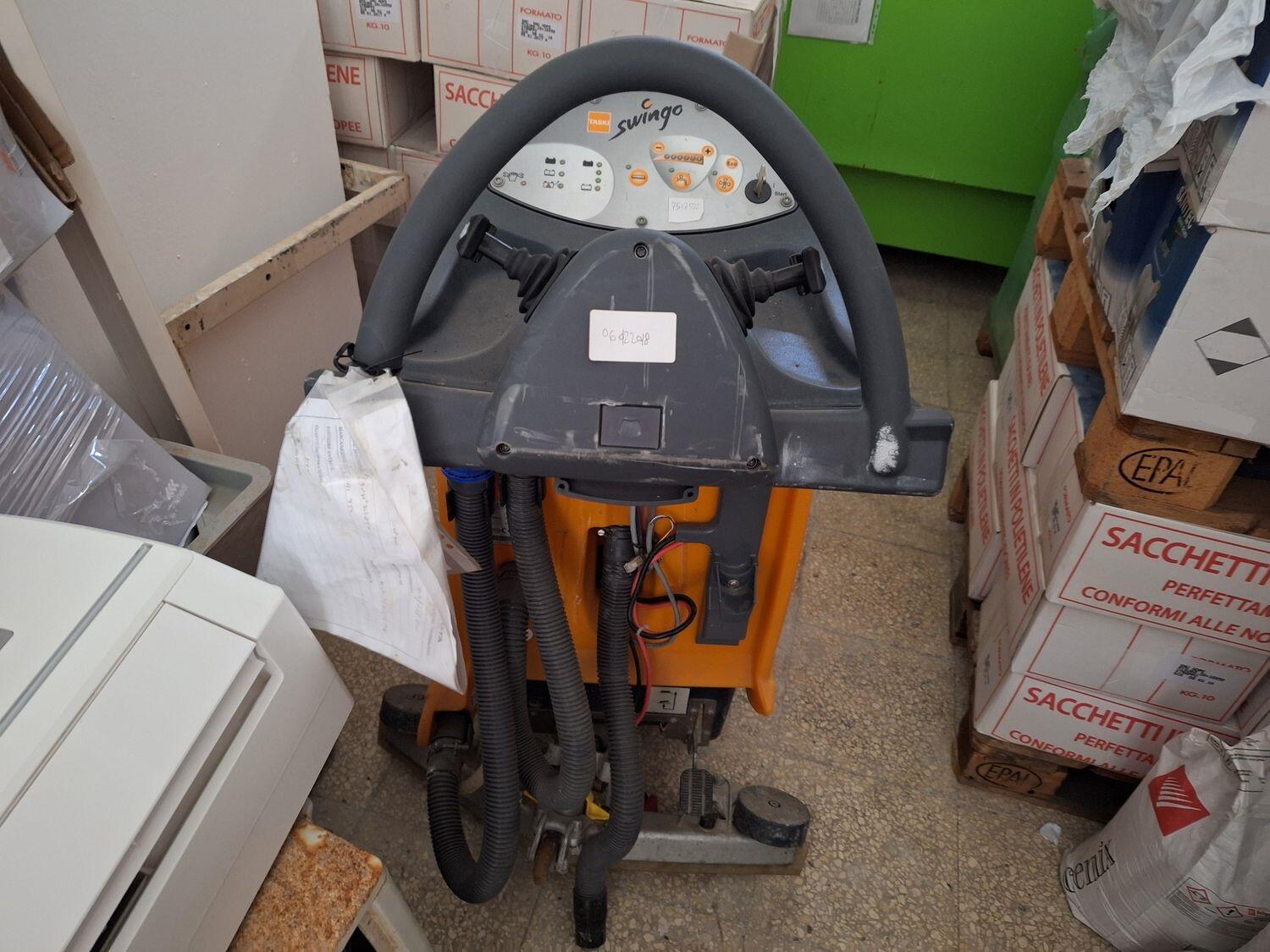 Lot Taski scrubber dryer