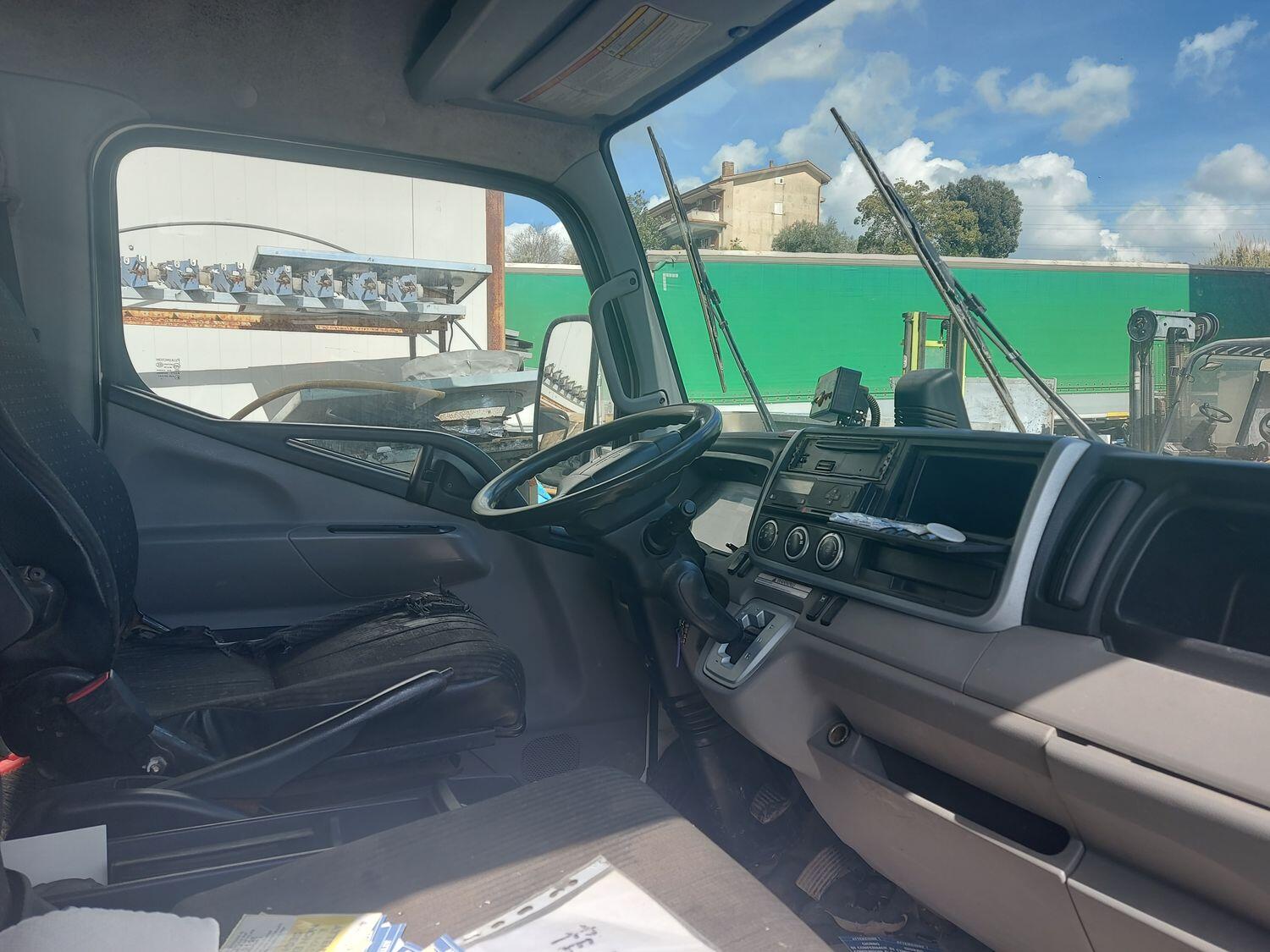 Lot Mitsubishi Fuso Canter Van