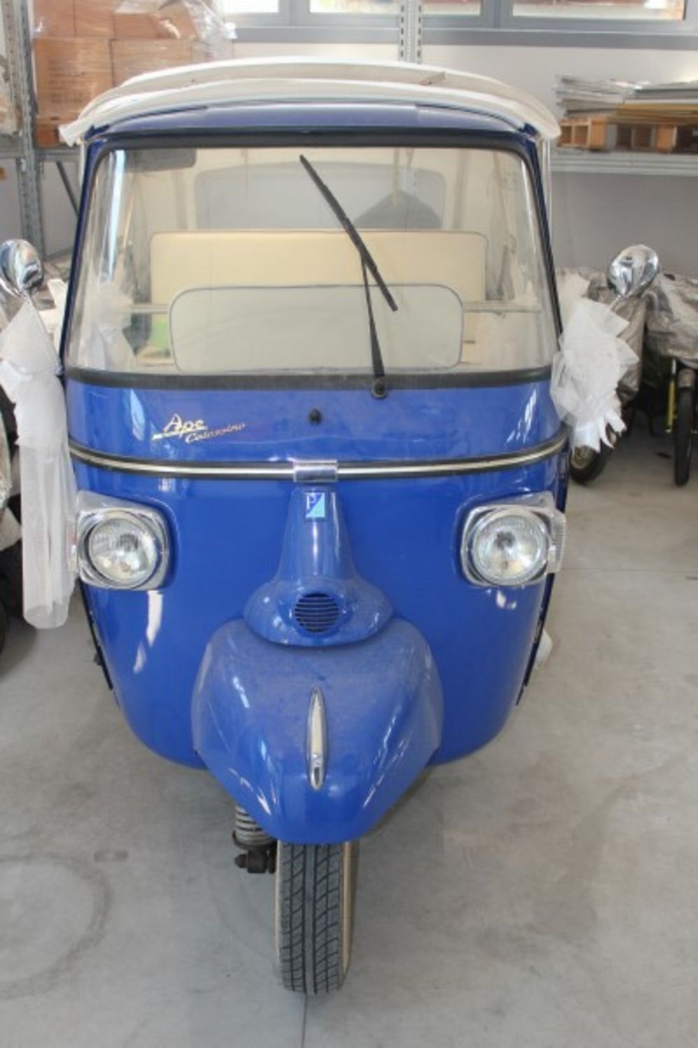 Lot Piaggio three-wheeler van