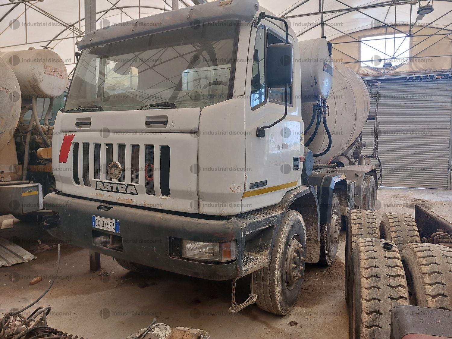 Lot Astra and Fiat Iveco truck