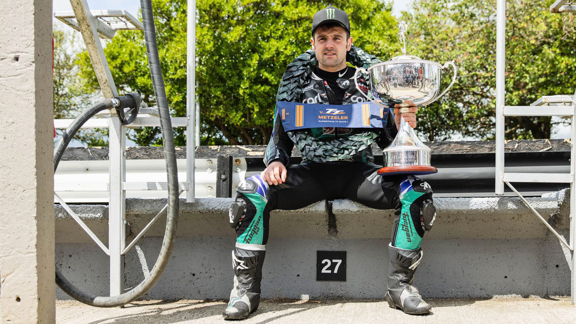 Isle of Man TT Races© - Dunlop Makes History with 27th TT Win | Isle of ...