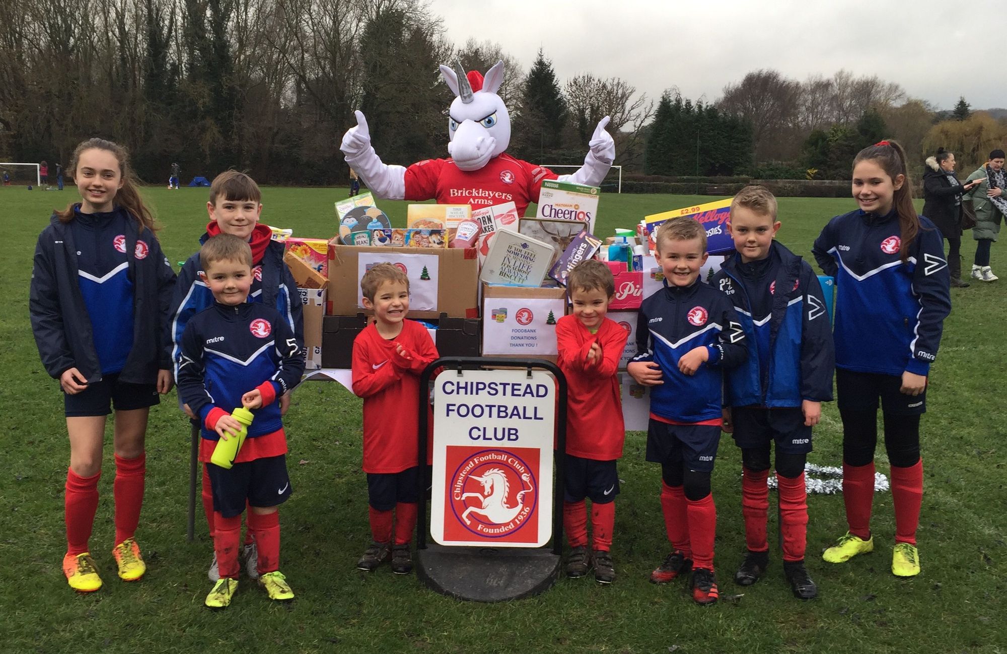 Chipstead footballers support Sevenoaks food banks | InYourArea Community