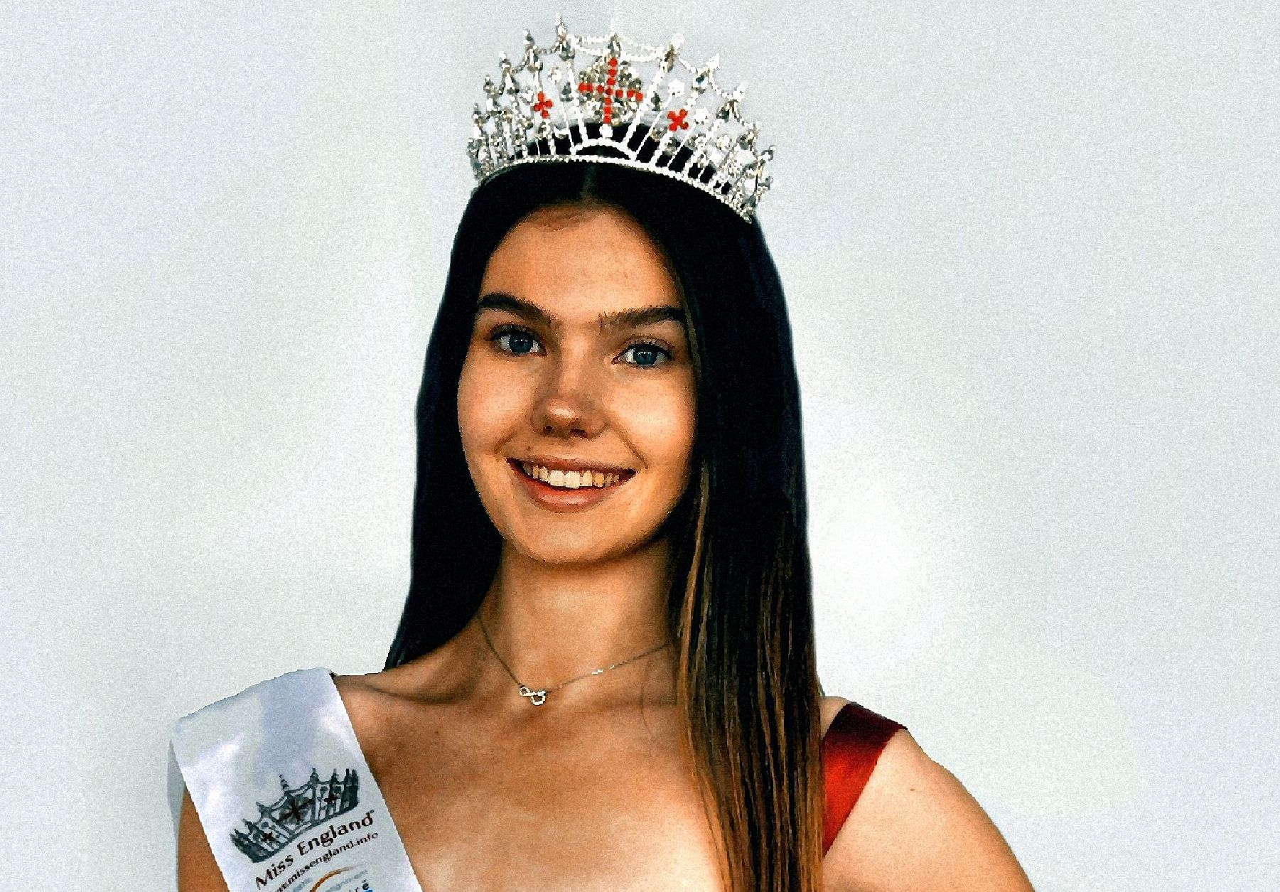 Poppy, Jake and Chelsea fly the flag for Liverpool in England final ...