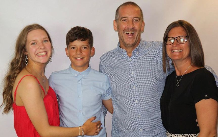 Mam o Bontgarreg yn codi arian at Apêl Cemo Bronglais er cof am ei gŵr ...