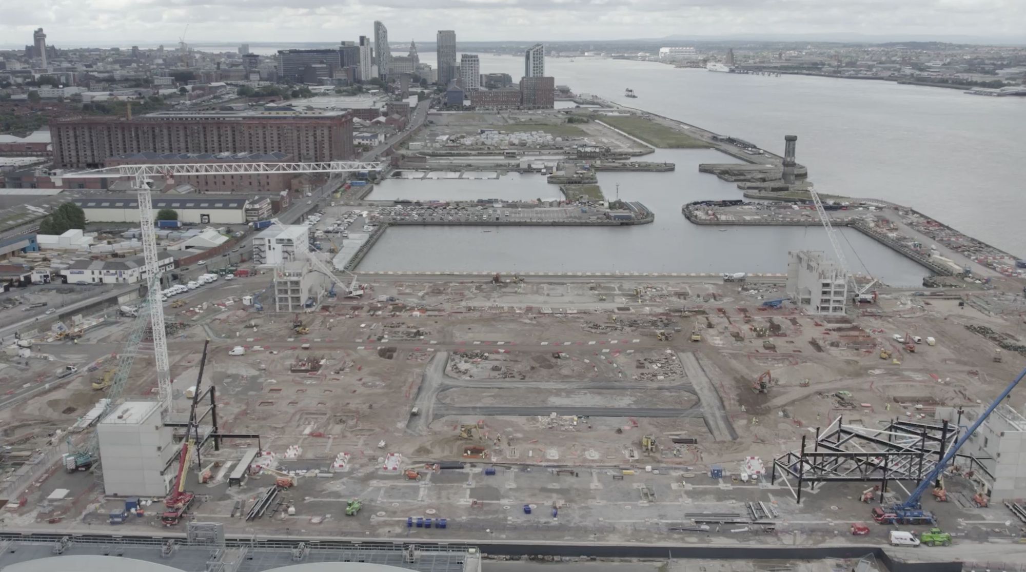 Everton FC's new stadium gathers pace as tower crane installed ...