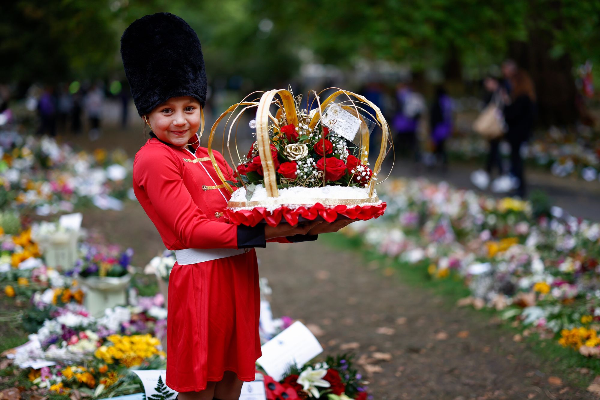 Llanelli girl's London pilgrimage to lay floral crown tribute to the ...