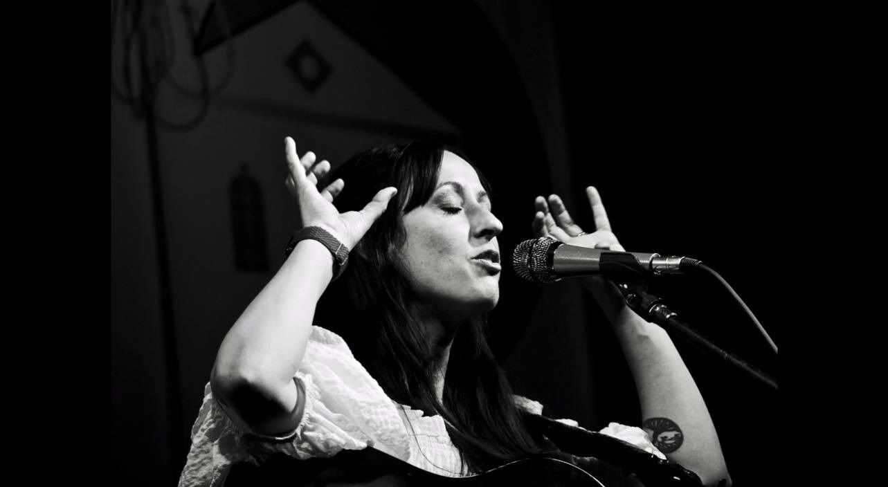 Critically-acclaimed singer Hannah White handpicked to support chart ...