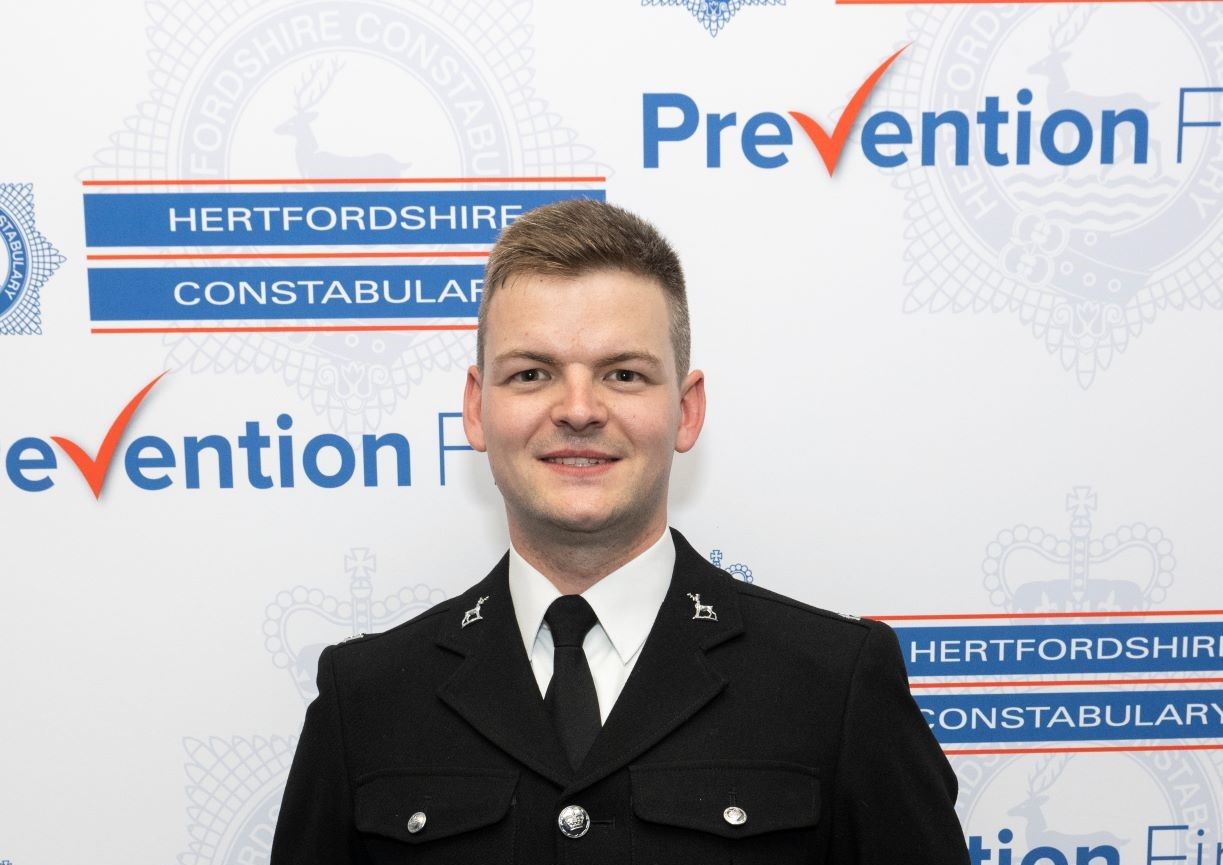 Herts police constable proudly inherits late father's warrant number ...