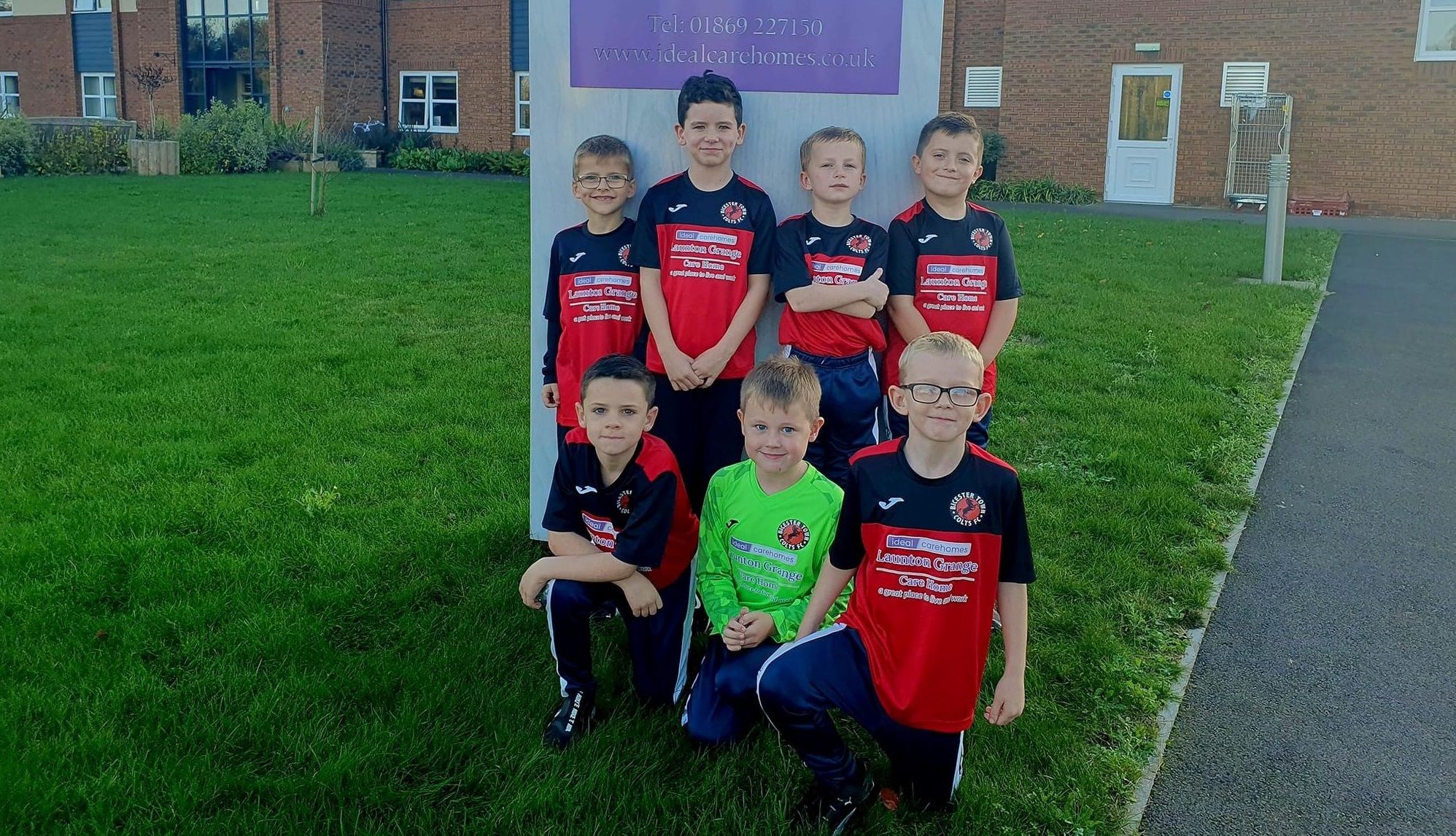 Bicester boys football team finds new fans in local care home ...