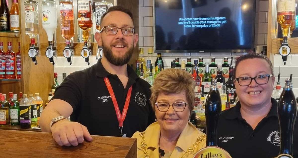 Mayor of Walsall visits Brownhills pub following refurbishment ...