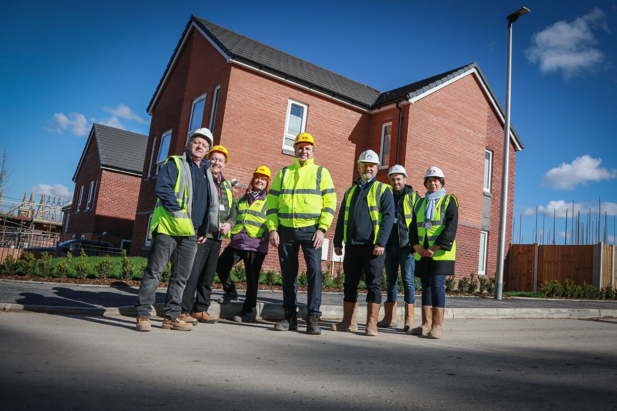City mayor visits Bridge View housing development in Runcorn ...